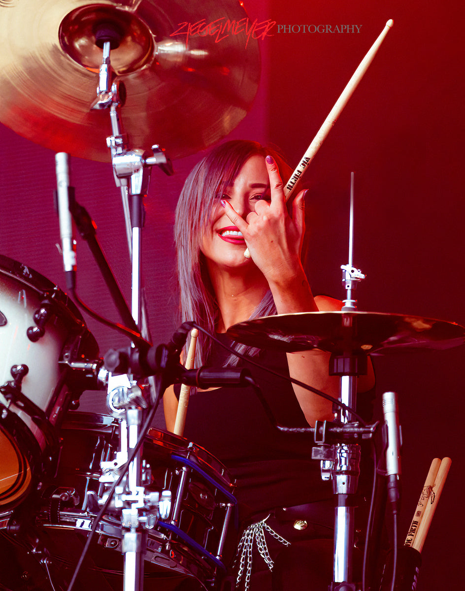 Jen Ledger of Skillet. ©2022 Steve Ziegelmeyer – Ziegelmeyer Photography